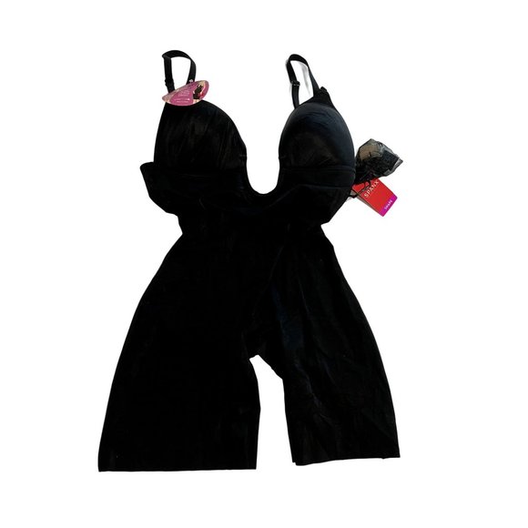 SPANX | Intimates & Sleepwear | Spanx Plunge Low Back Bodysuit In Black ...